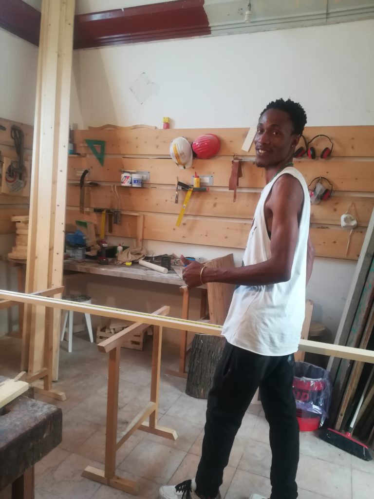 Lavoro e inclusione per i migranti. La falegnameria sociale K_alma - NoEmergenza.it